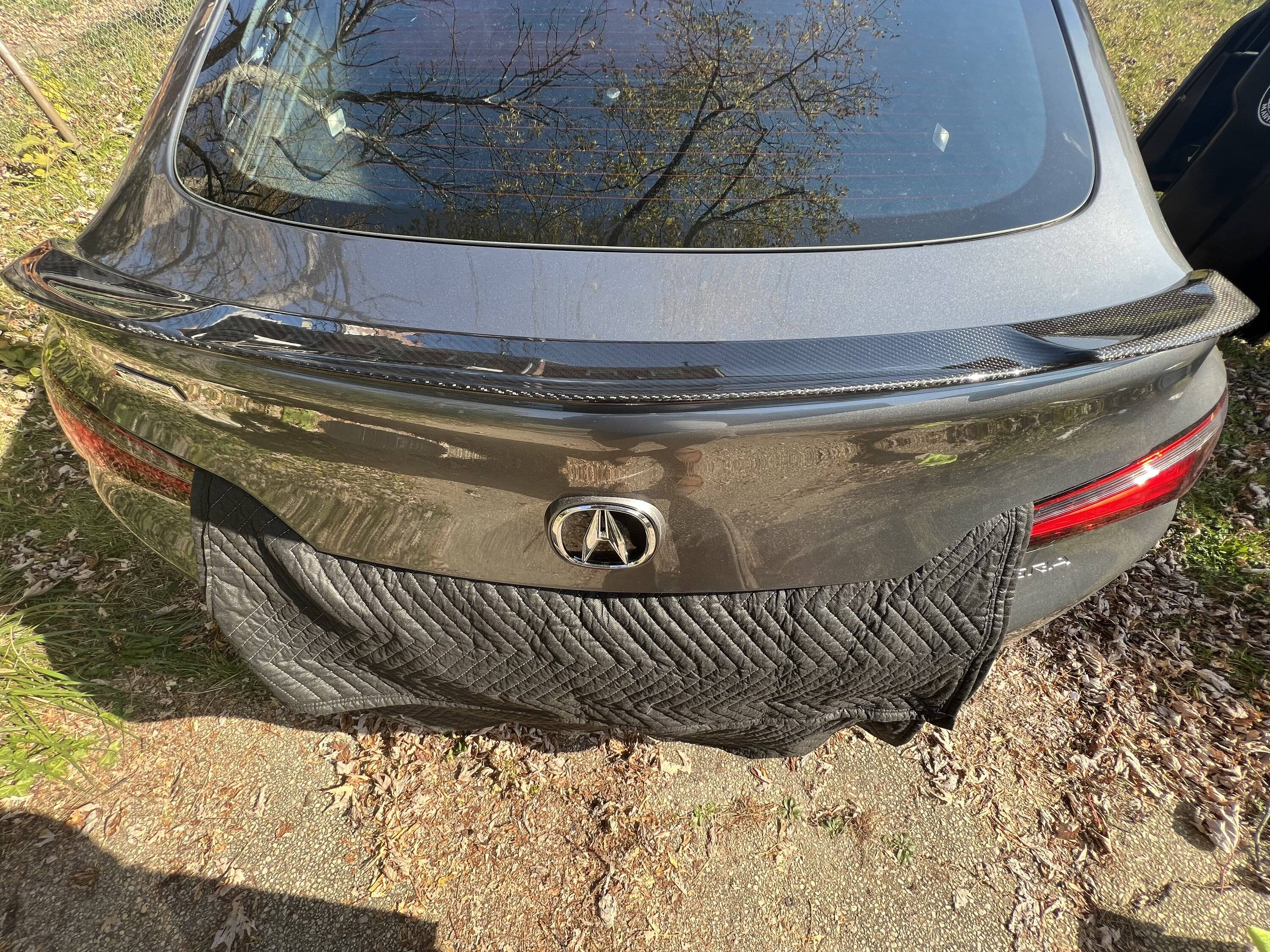 Finally installed my carbon Spoiler (Dealer wanted 1300 Lol ...