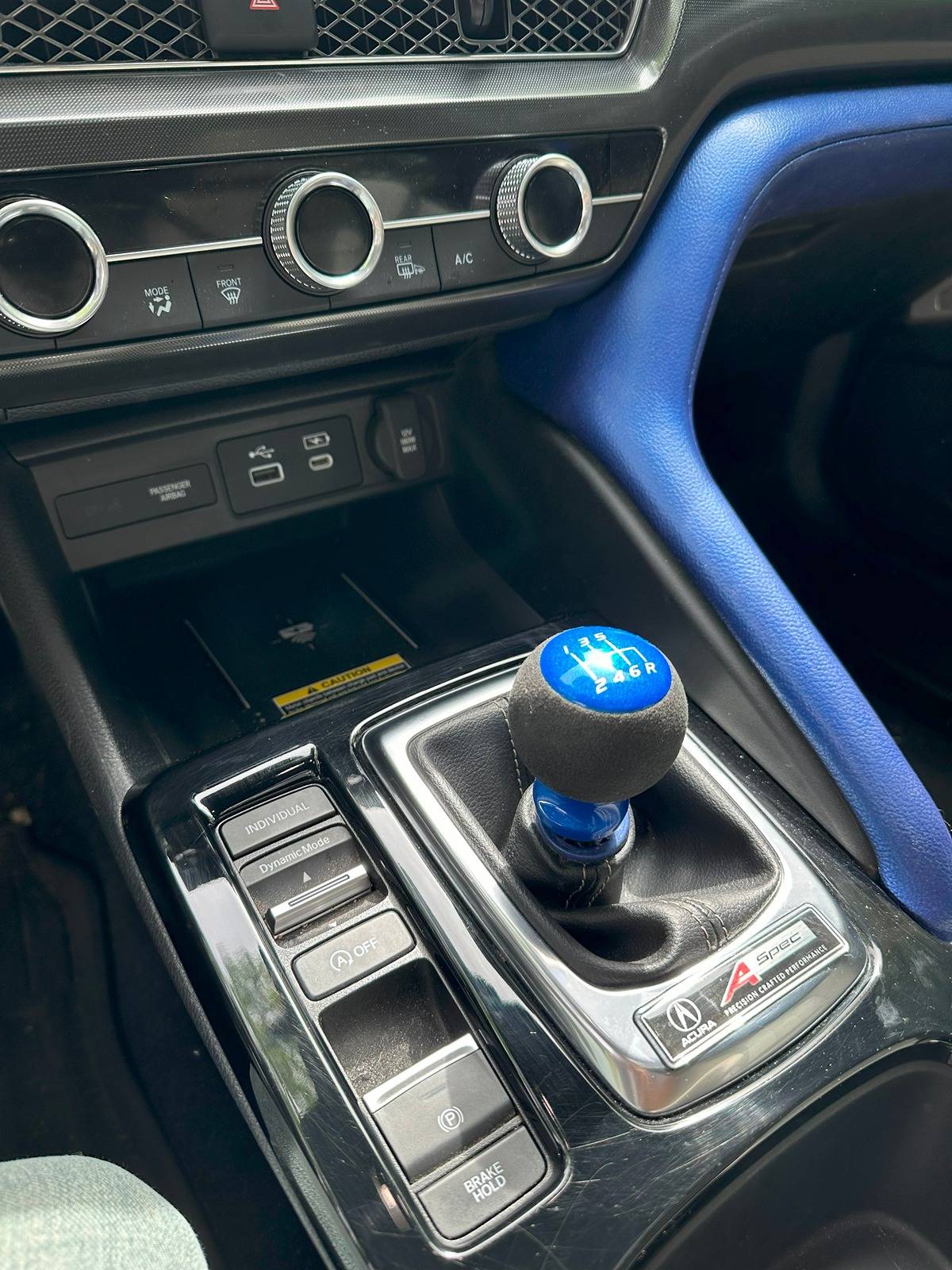 Anyone with a Billetworkz weighted alcantara shift knob ? would love to ...